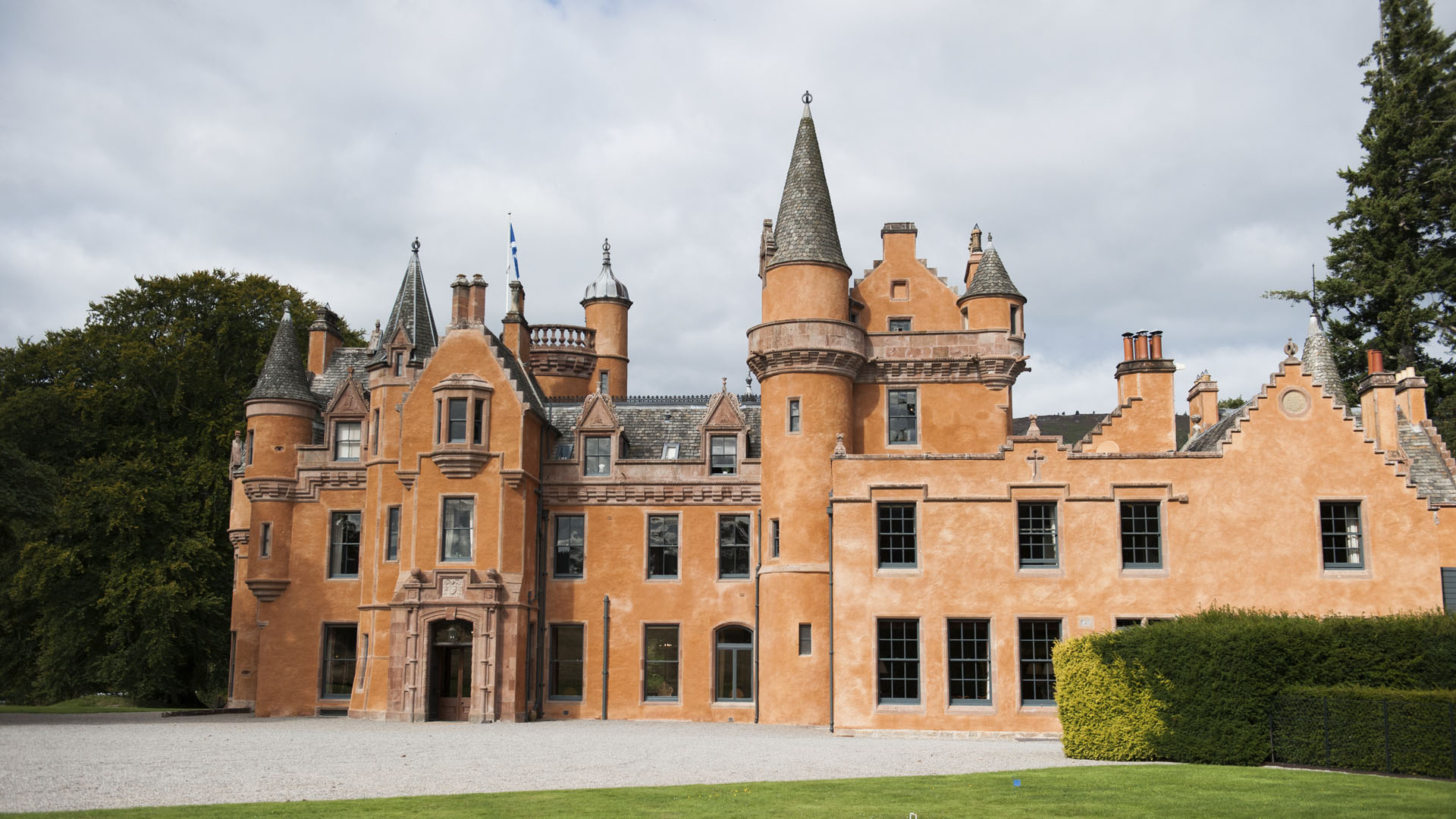 Aldourie Castle | Visit Inverness Loch Ness